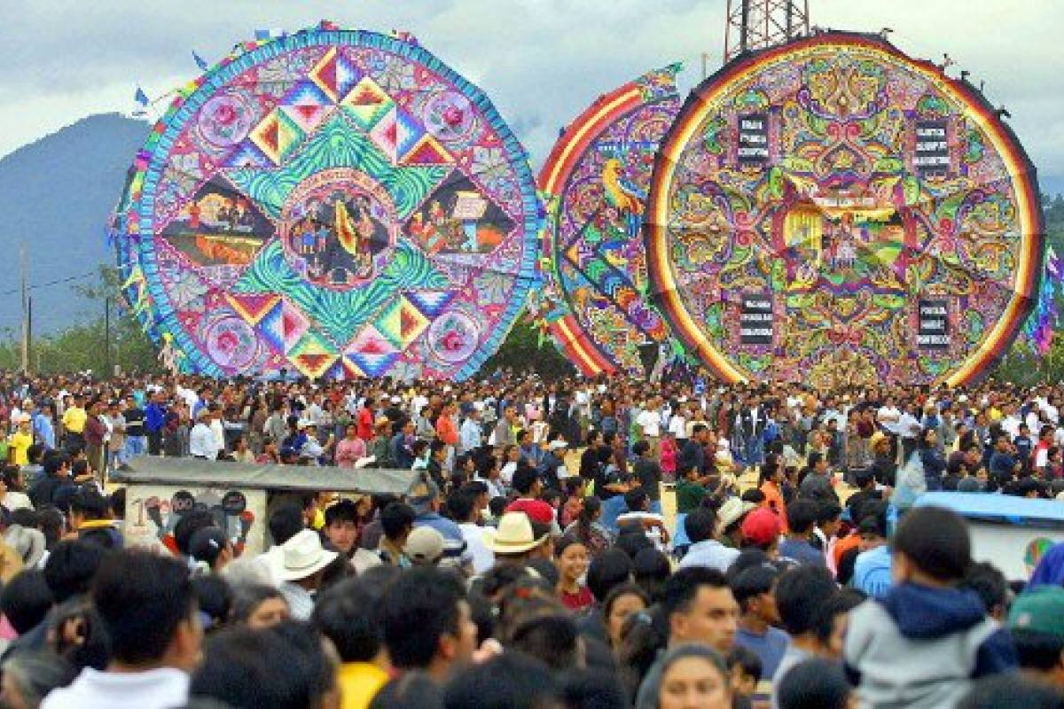 Estos son los preparativos para el gran festival de barriletes gigantes ...
