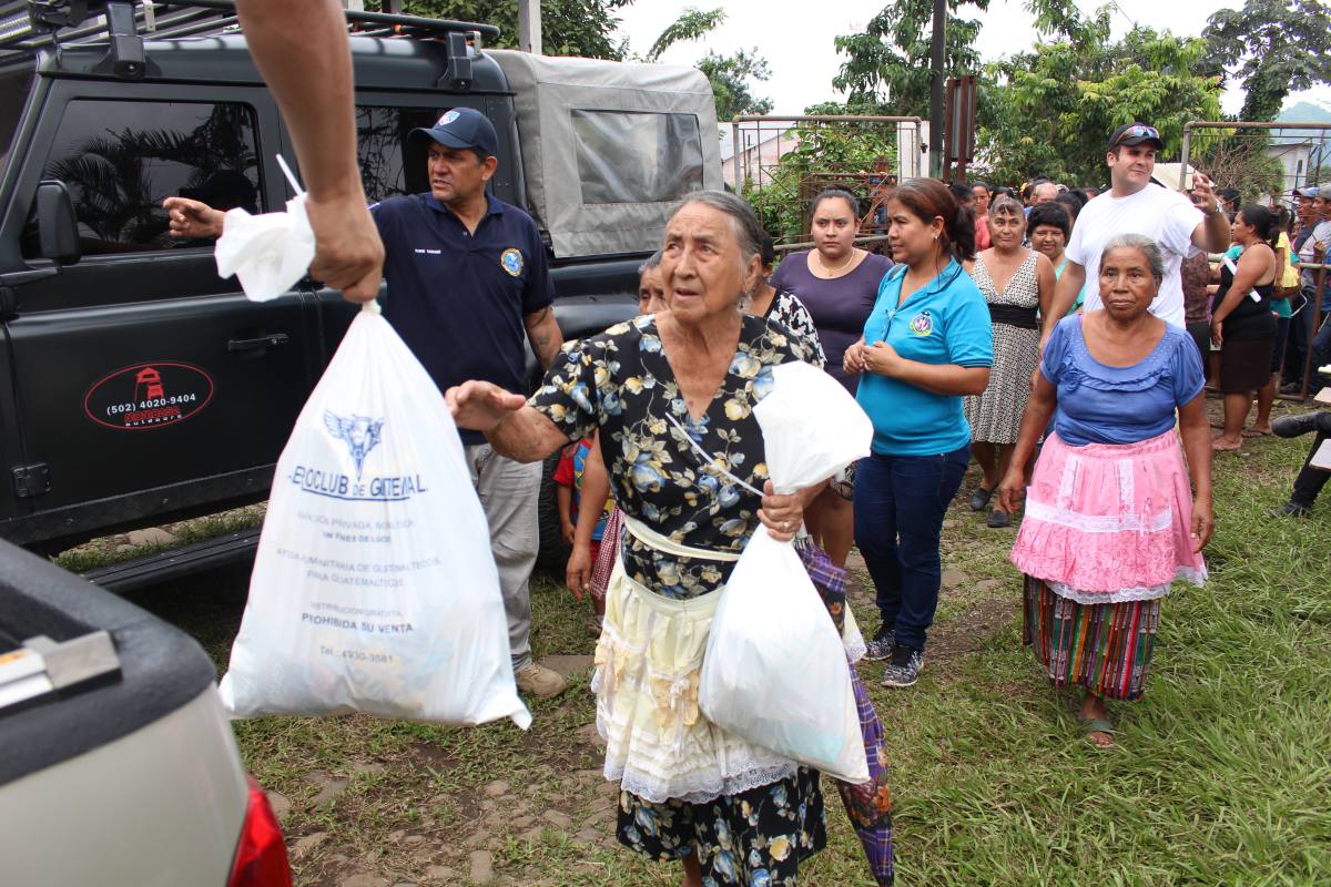 Corazones Solidarios visita a pobladores de San Andrés Osuna