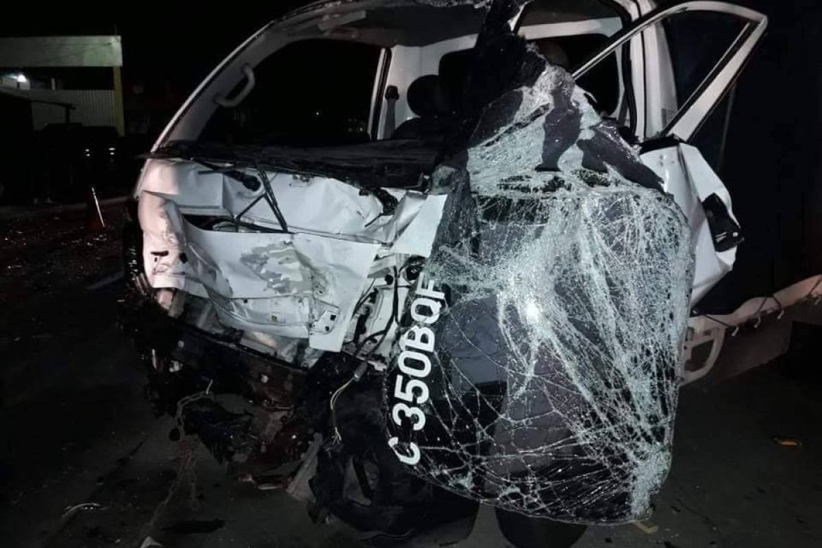 Bebé muere en choque entre ambulancia y camión