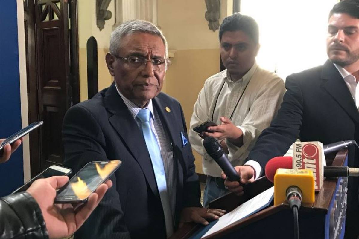 Diputado Javier Hernández Ovalle eroga Q40 mil para renovar su oficina