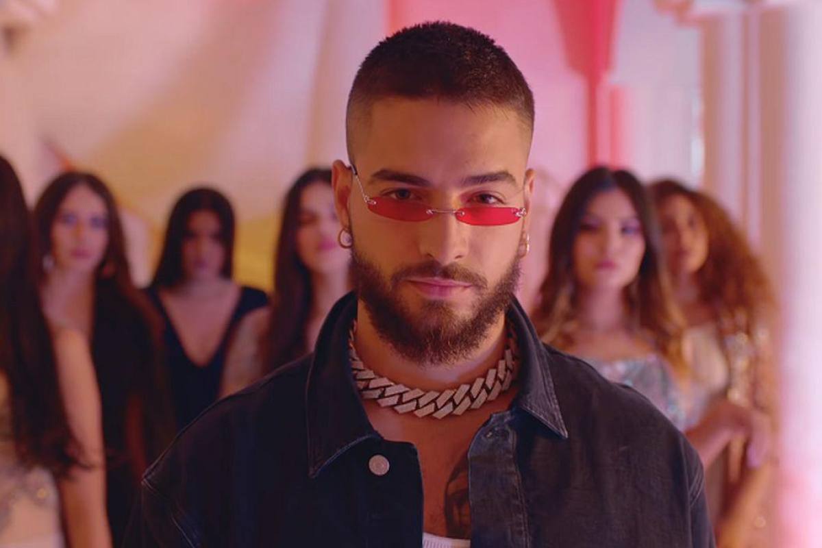 Maluma llora al recibir su primer avión y recuerda cuando nadie creía ...