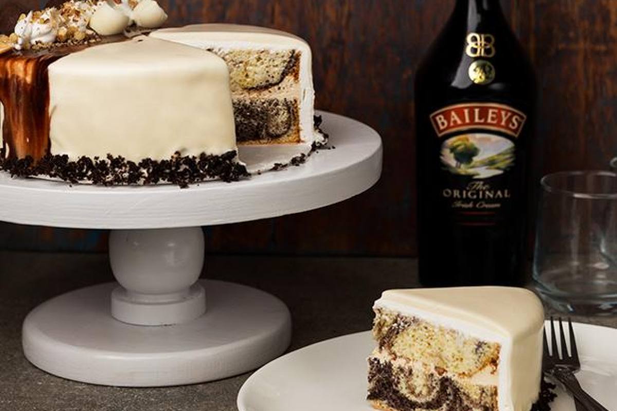Anfora presenta su nuevo pastel de temporada bañado en Baileys