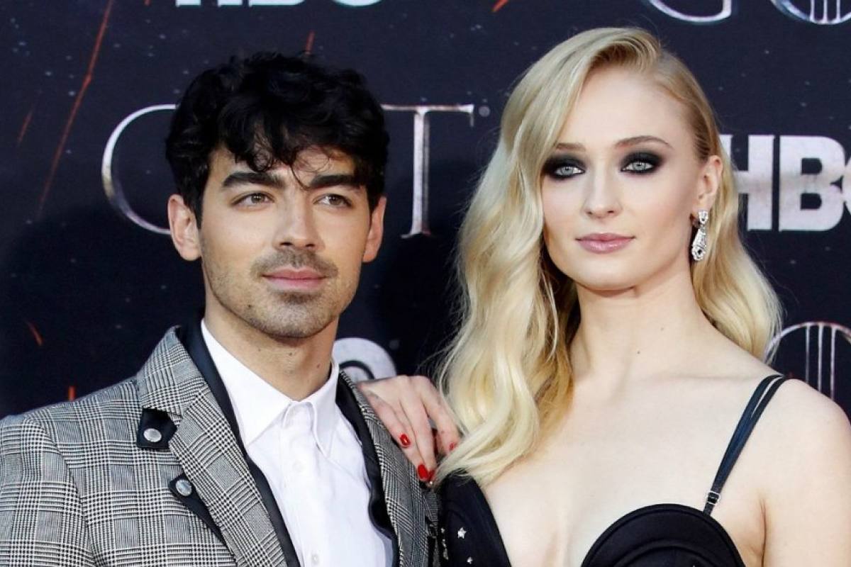 Sophie Turner demanda a Joe Jones por retener a sus hijas