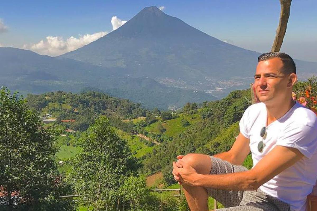 Marco Pappa llega a los 100 mil seguidores y así lo celebra
