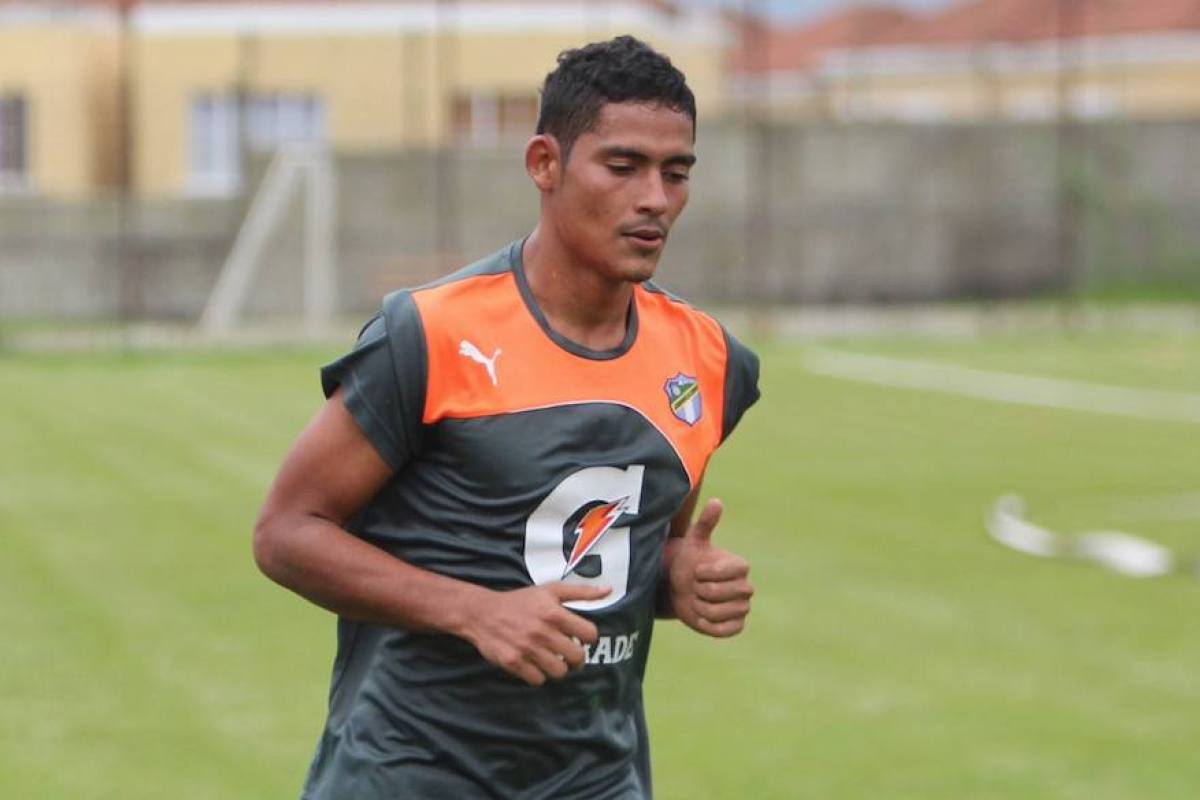 Fredy Pérez sería titular contra Antigua GFC