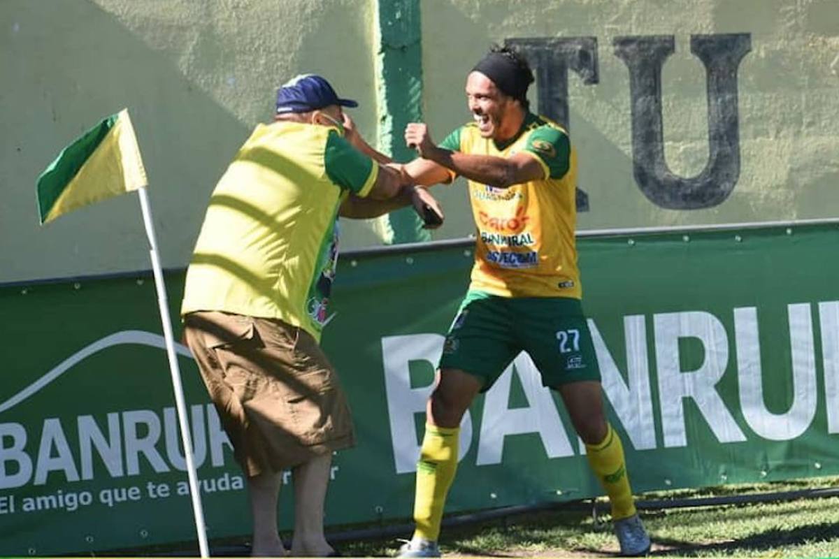 Prensa mexicana destaca actuación de Luis Landín con Guastatoya