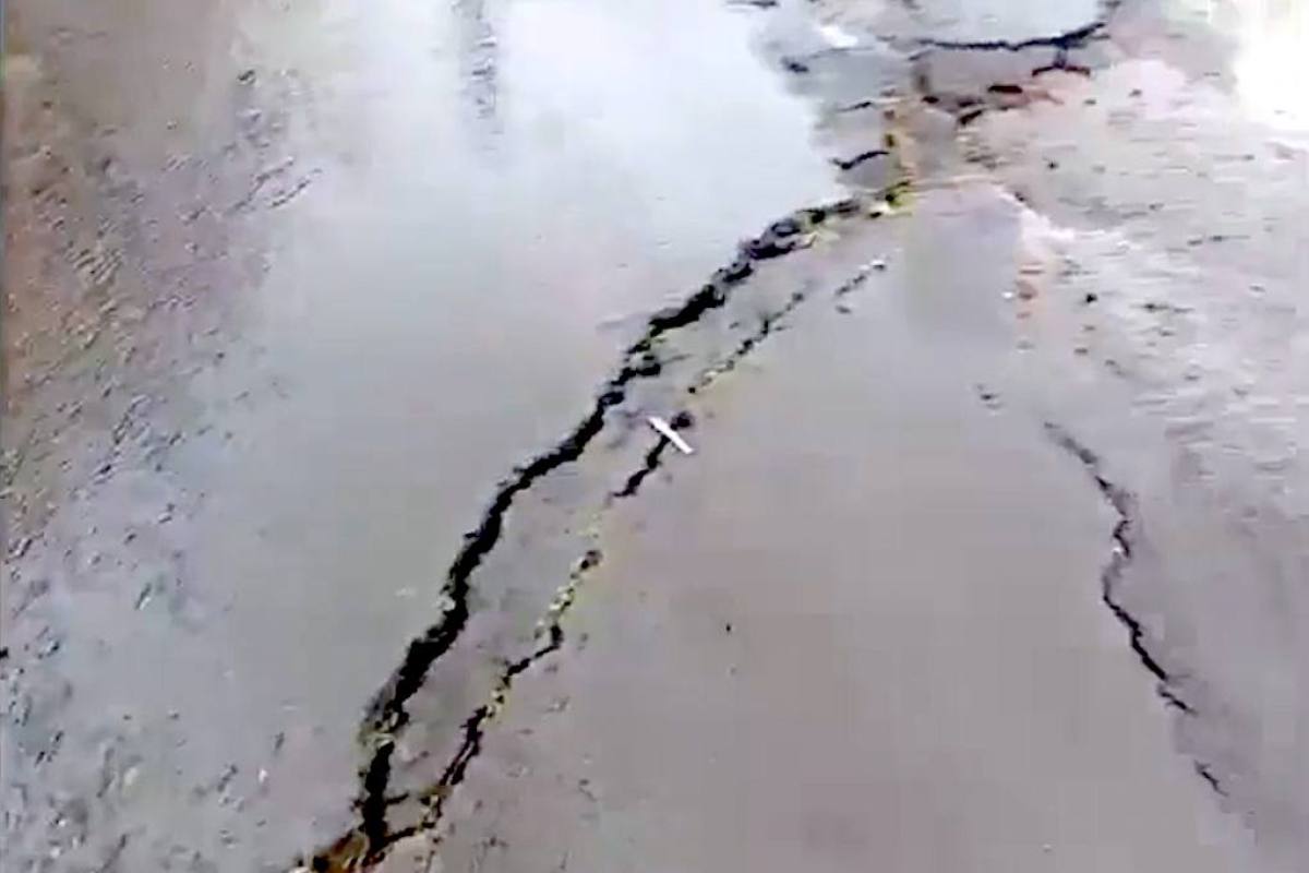 Video muestra inicio de grieta que afecta carretera a El Salvador