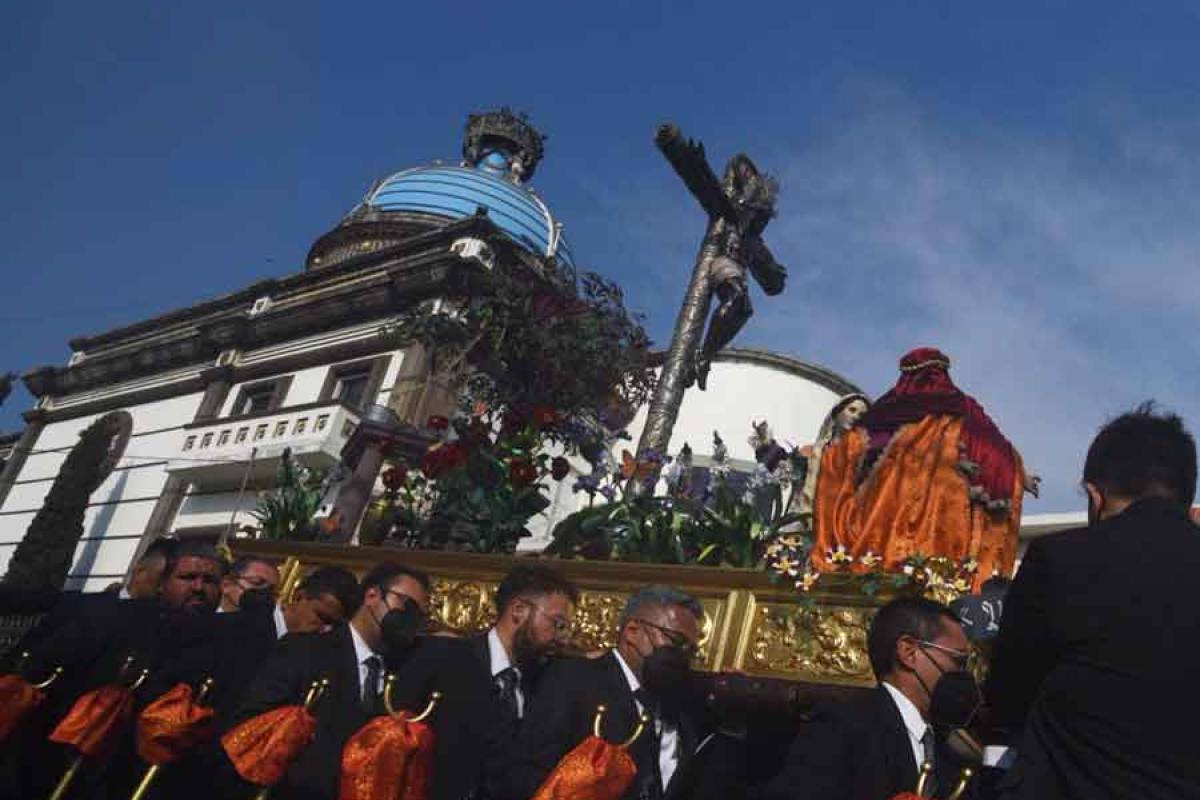 Santo Cristo de Esquipulas en devocional procesión