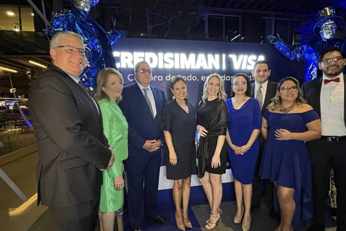 Siman presento tarjetas Credisiman Visa agosto 2023