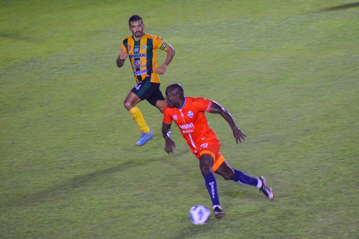 Eliser Quiñónes no pierde ritmo y toma ventaja en tabla de goleadores