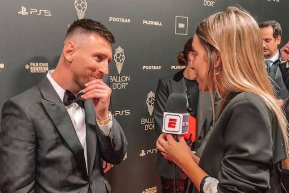 Messi y sus miradas sugerentes a la periodista Sofía Martínez