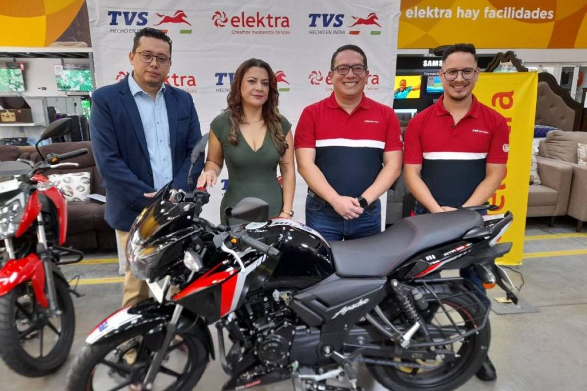 Elektra Guatemala celebra la llegada de la marca de motocicletas TVS