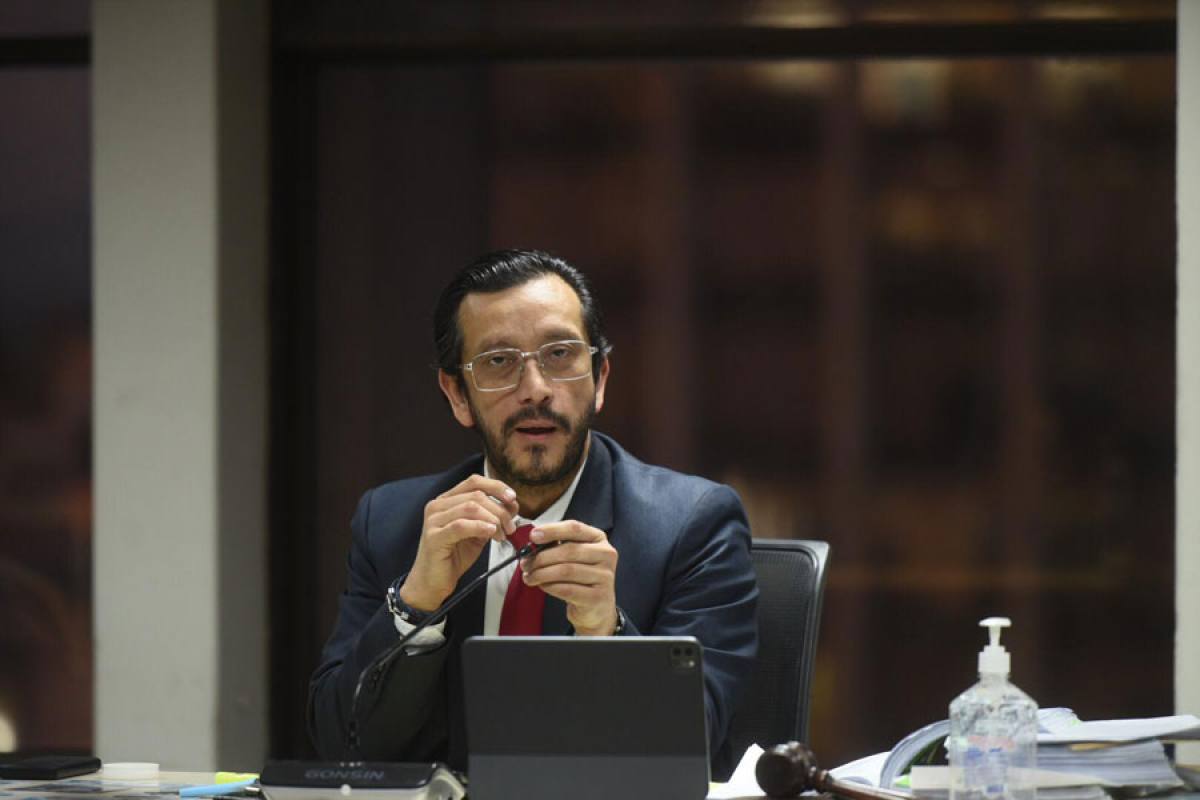 Juez pide a red social X información de perfiles