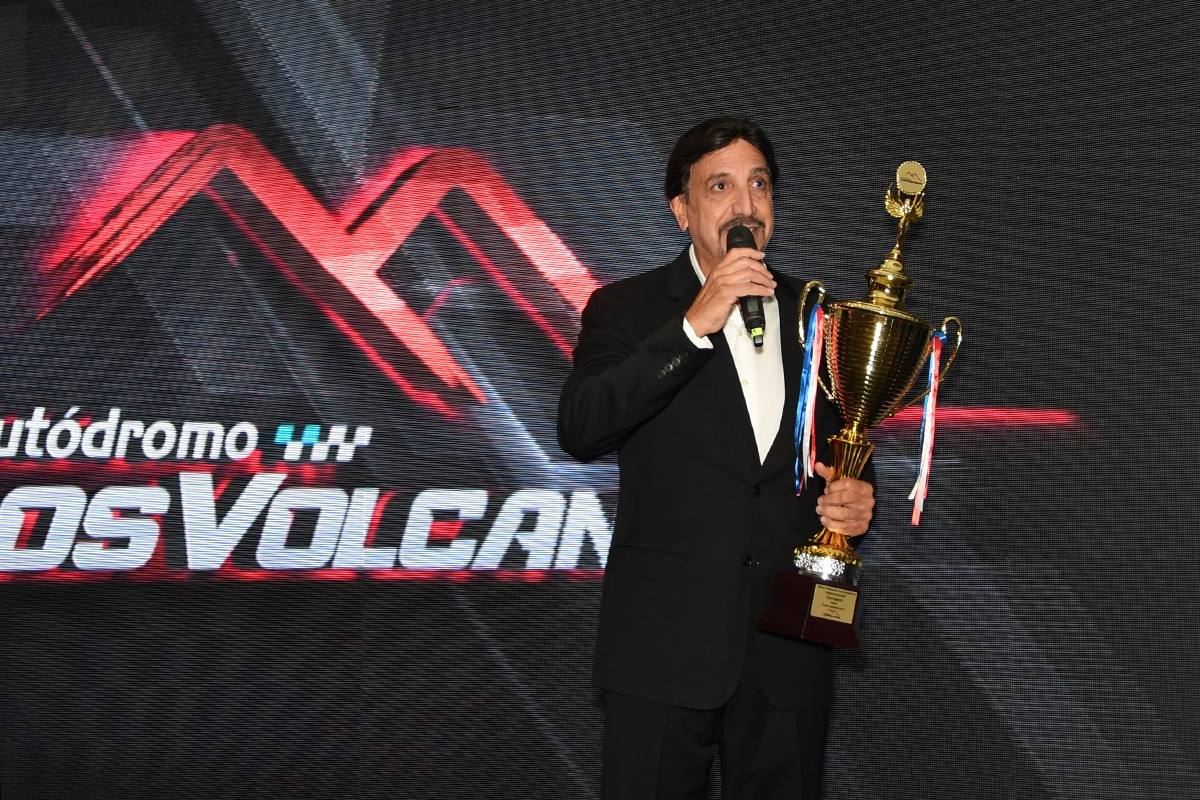 Carlos Zaid es reconocido como "Piloto Destacado del 2023"