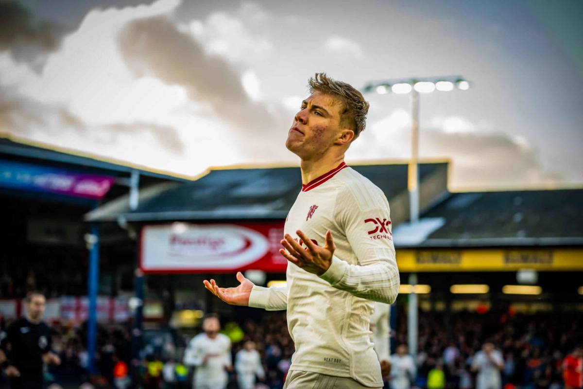 Rasmus Hojlund marca doblete en triunfo de Manchester United febrero