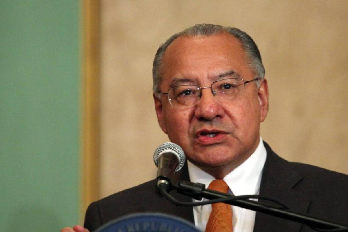 Sentencian a 15 años prisión a Víctor Rocha Exembajador EE.UU.