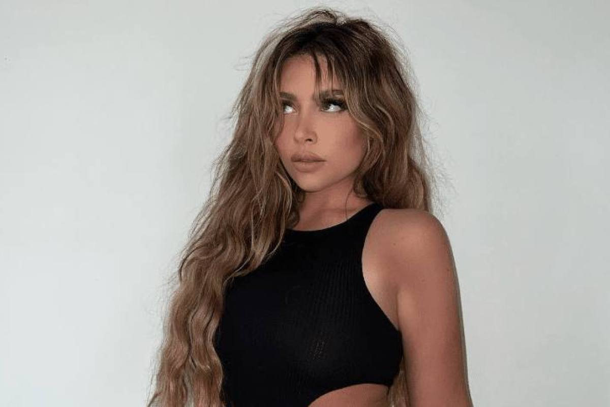 Ava Louise causa caos al exhibirse en el portal de Nueva York