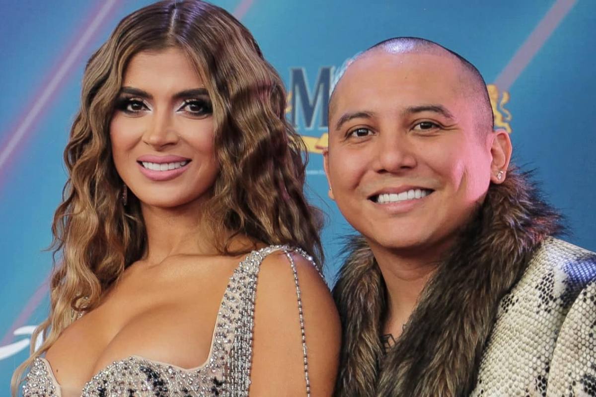 Kim Flores Impacta Con Su Atrevido Escote Y Sensualidad
