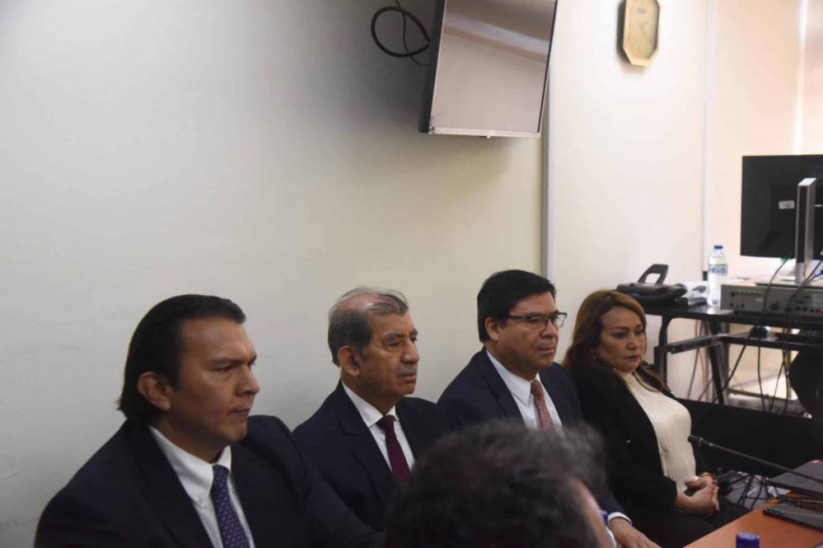 Alfaro entrega presidencia del TSE al magistrado Gabriel Aguilera