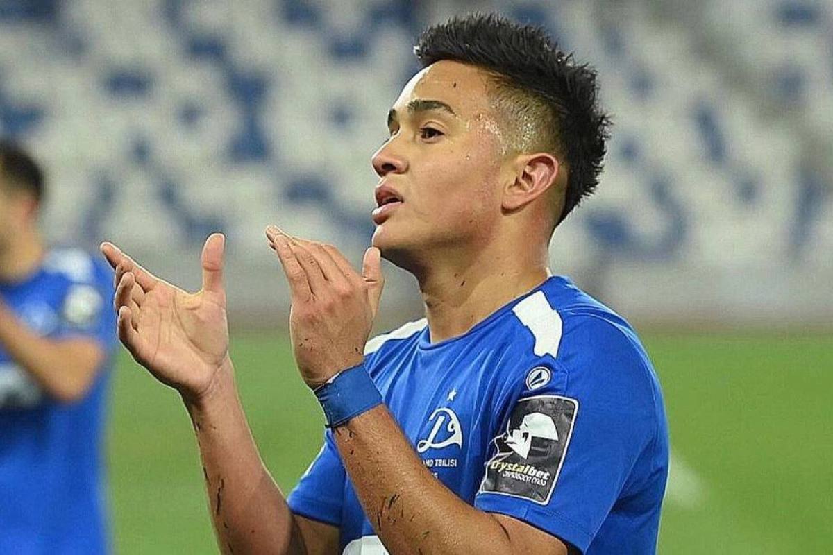 Óscar Santis debuta en ronda uno Conference League julio 2024