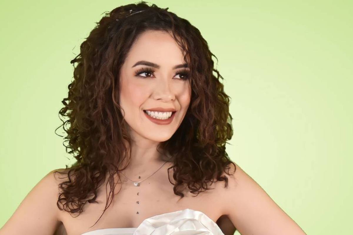 Danna Castillo presume atributos atuendo atrevido agosto 2024