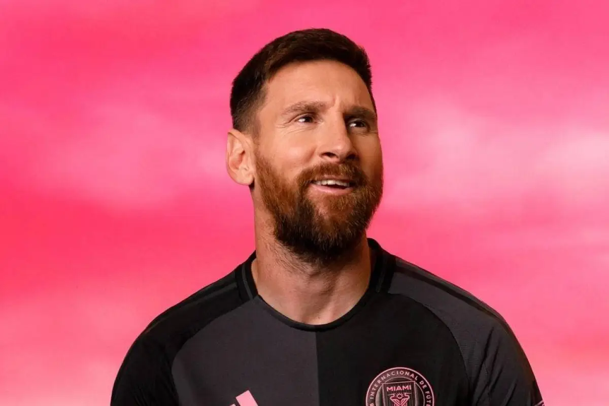 Inter Miami presenta con Lionel Messi nueva camisola 2024