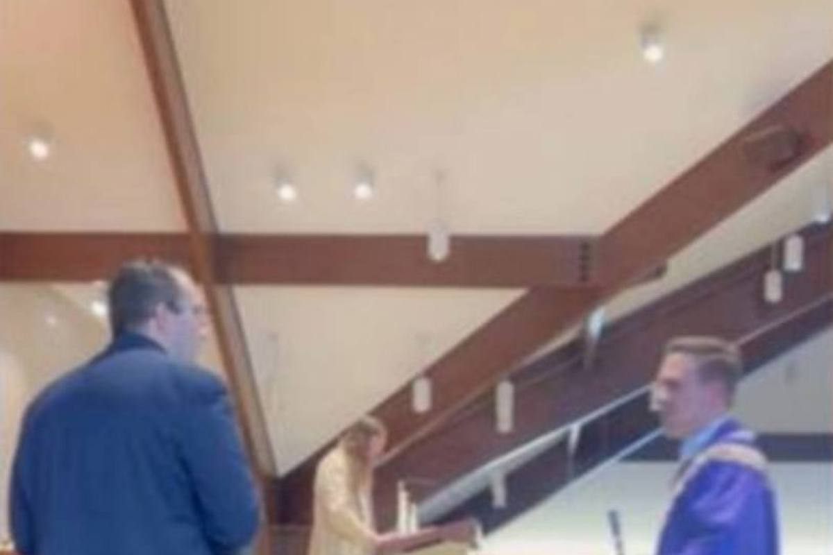 Hombre expulsado de iglesia tras modificar el Padre Nuestro