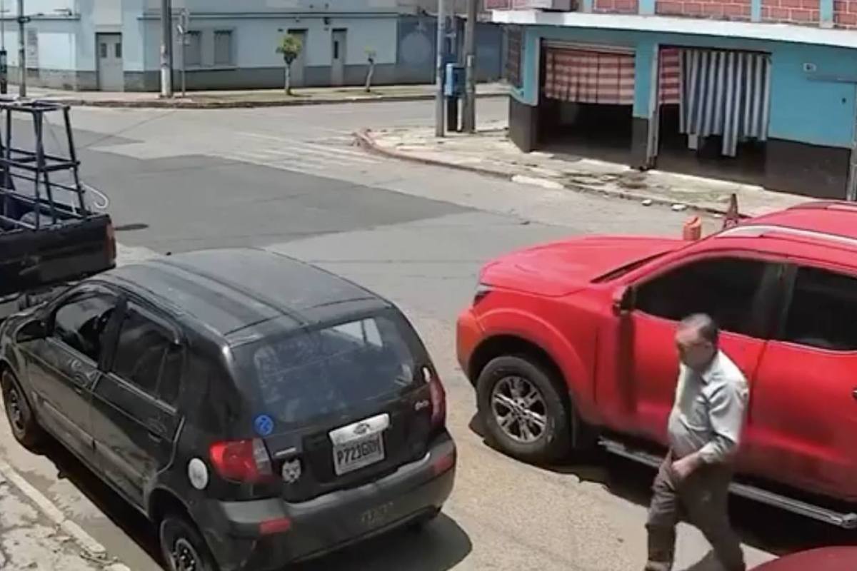 Video capta cómo hombres armados roban picop en La Reformita