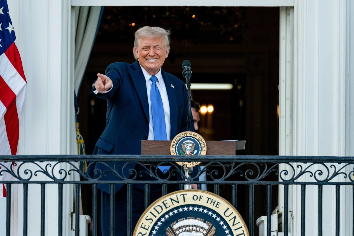 ¿Qué le pasó a Trump en conferencia? Video se vuelve viral