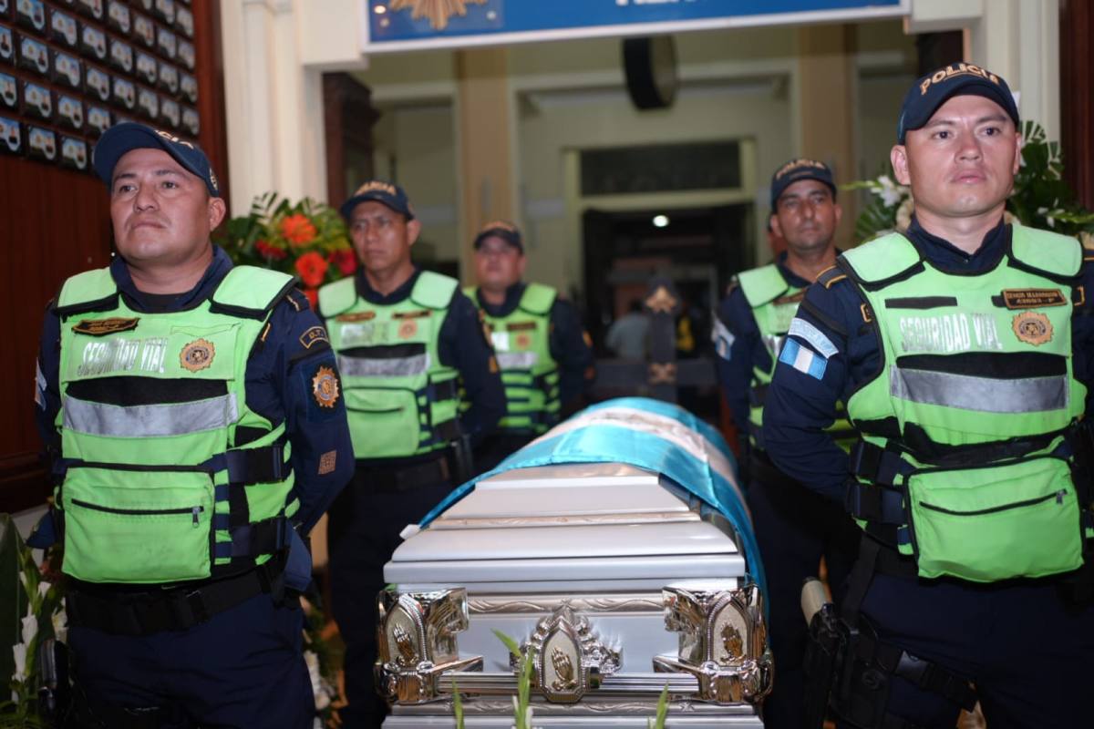 Rinden honras fúnebres al agente de la PNC David Marroquín