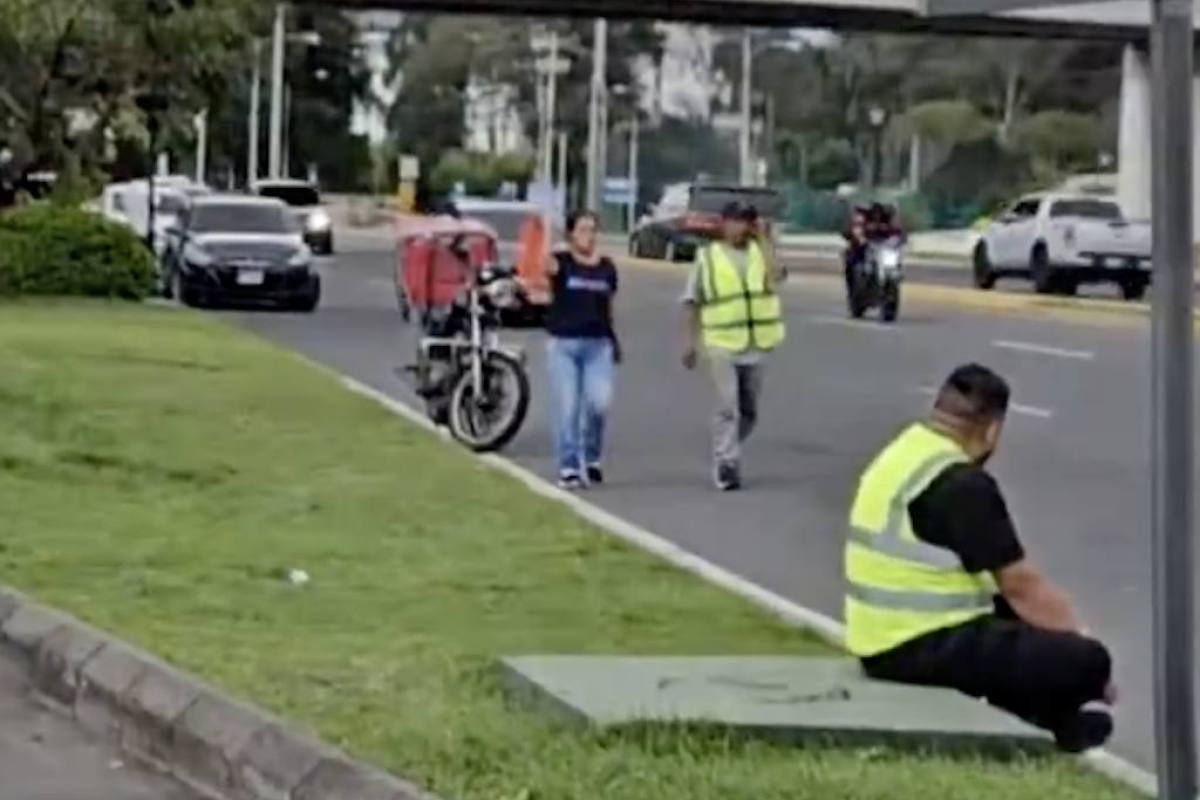 Lo que ganan al mes los aparta-parqueos en la capital