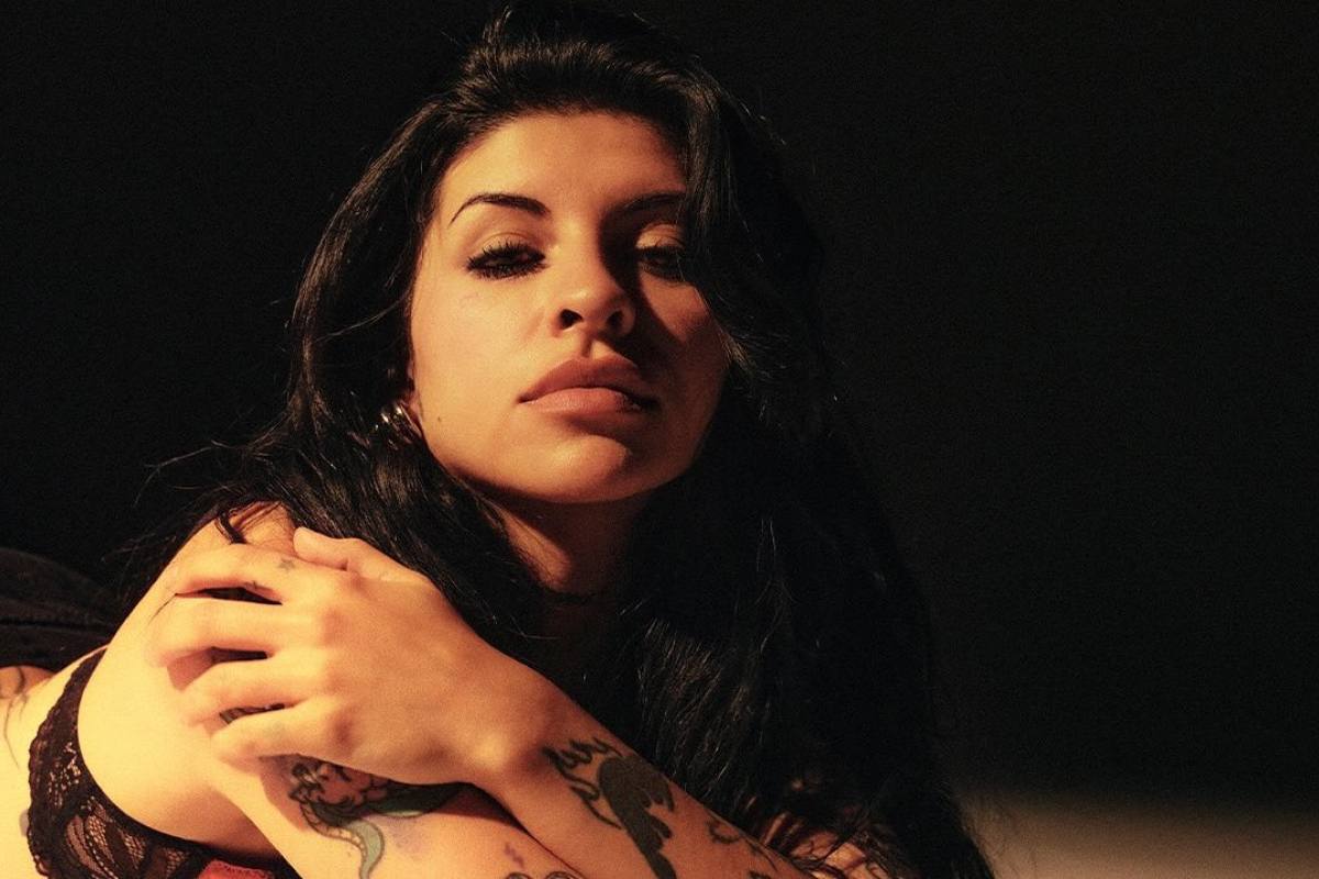 Cazzu Arrasa: Fans Acampan 5 Cuadras para Verla