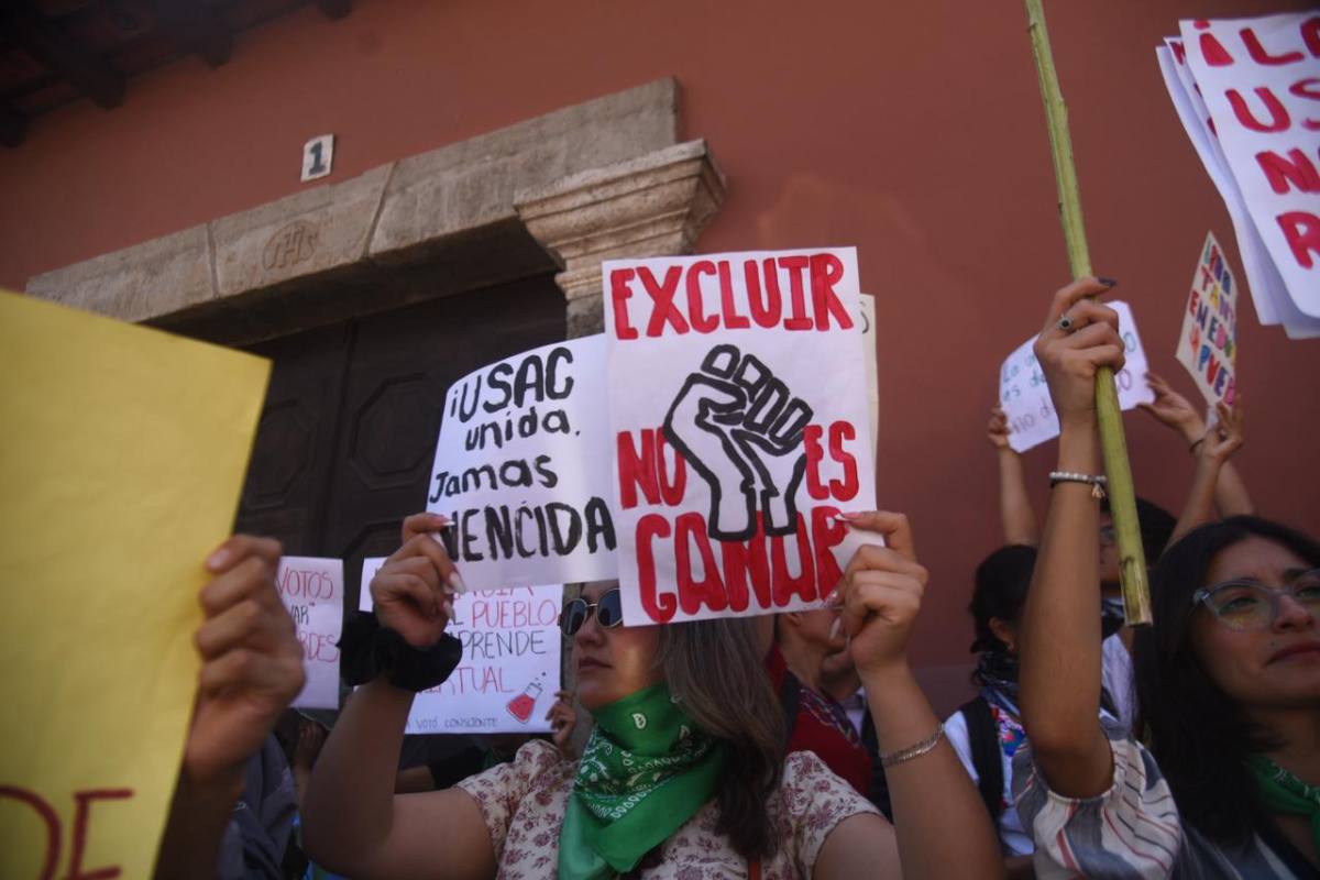 Salas admiten acciones en elección de rector de Usac