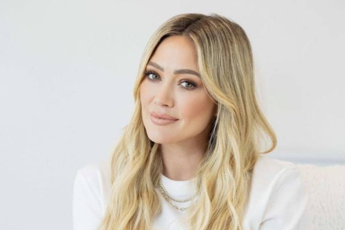 Hilary Duff deslumbra en la portada de Sports Illustrated