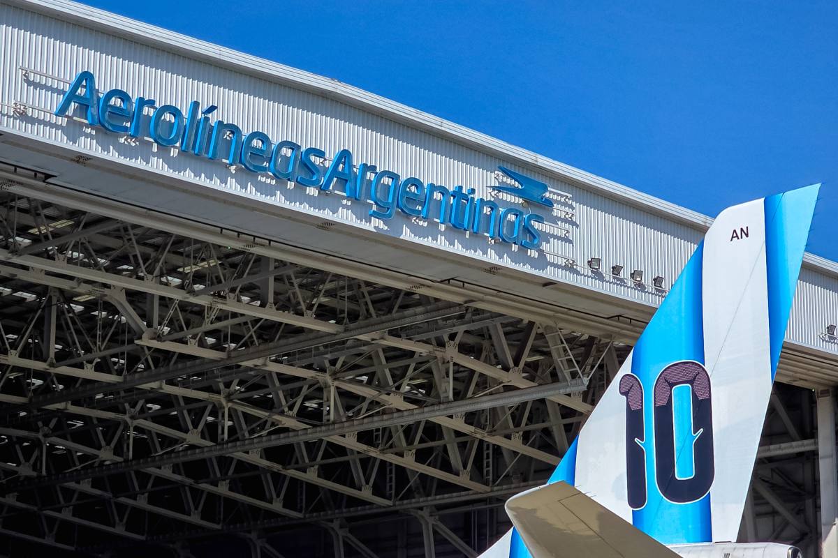 El avión de Messi con el "10" rumbo al Mundial de Argentina