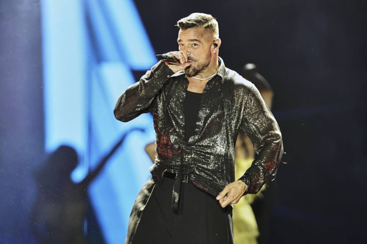 Ricky Martin sufre ataque con gas lacrimógeno en concierto