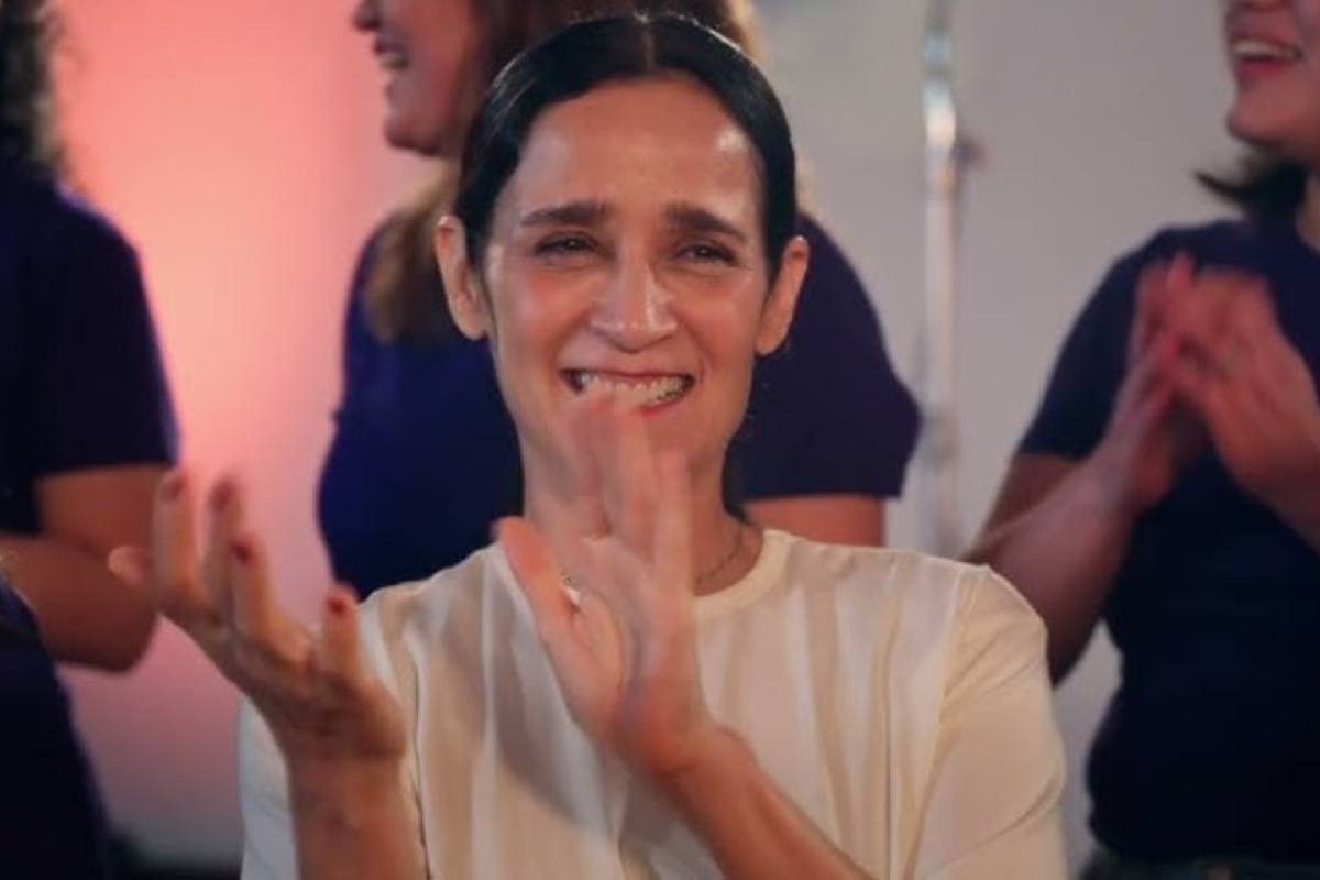 Julieta Venegas Revive Clásico Futbolero Para el Mundial